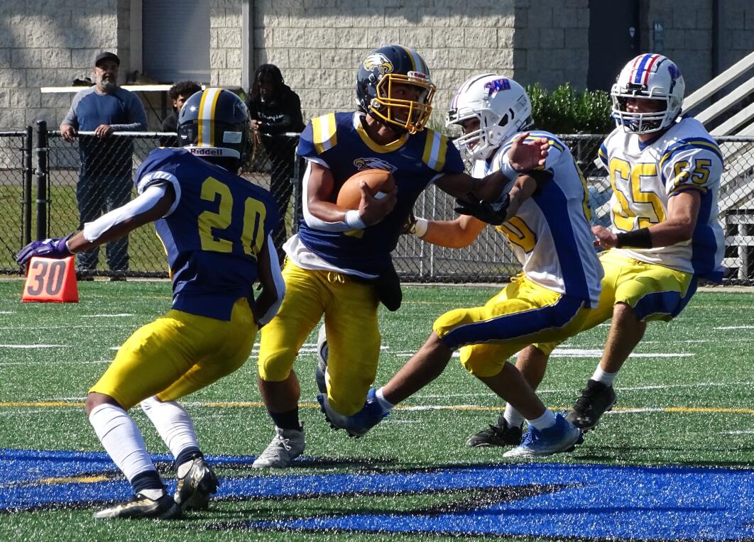 Week 2 football: Holy Cross, WCA move to 2-0 – Sports on CT-69